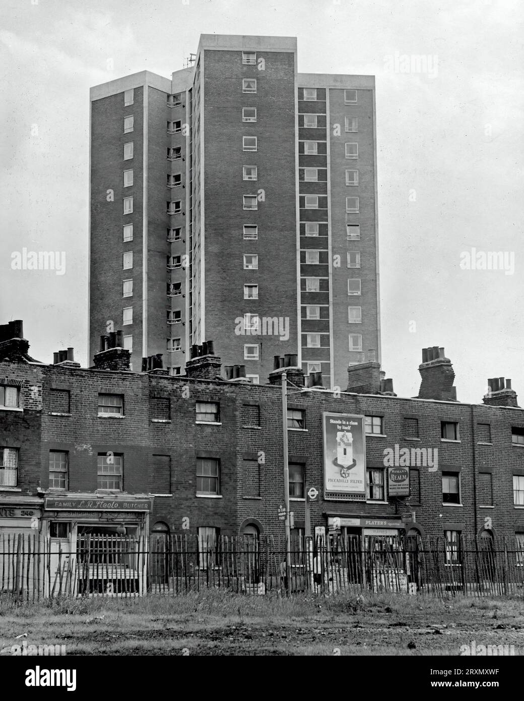 1970s high rise flats hi-res stock photography and images - Alamy
