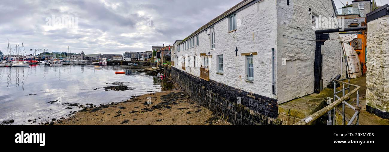 House foreground hi-res stock photography and images - Alamy