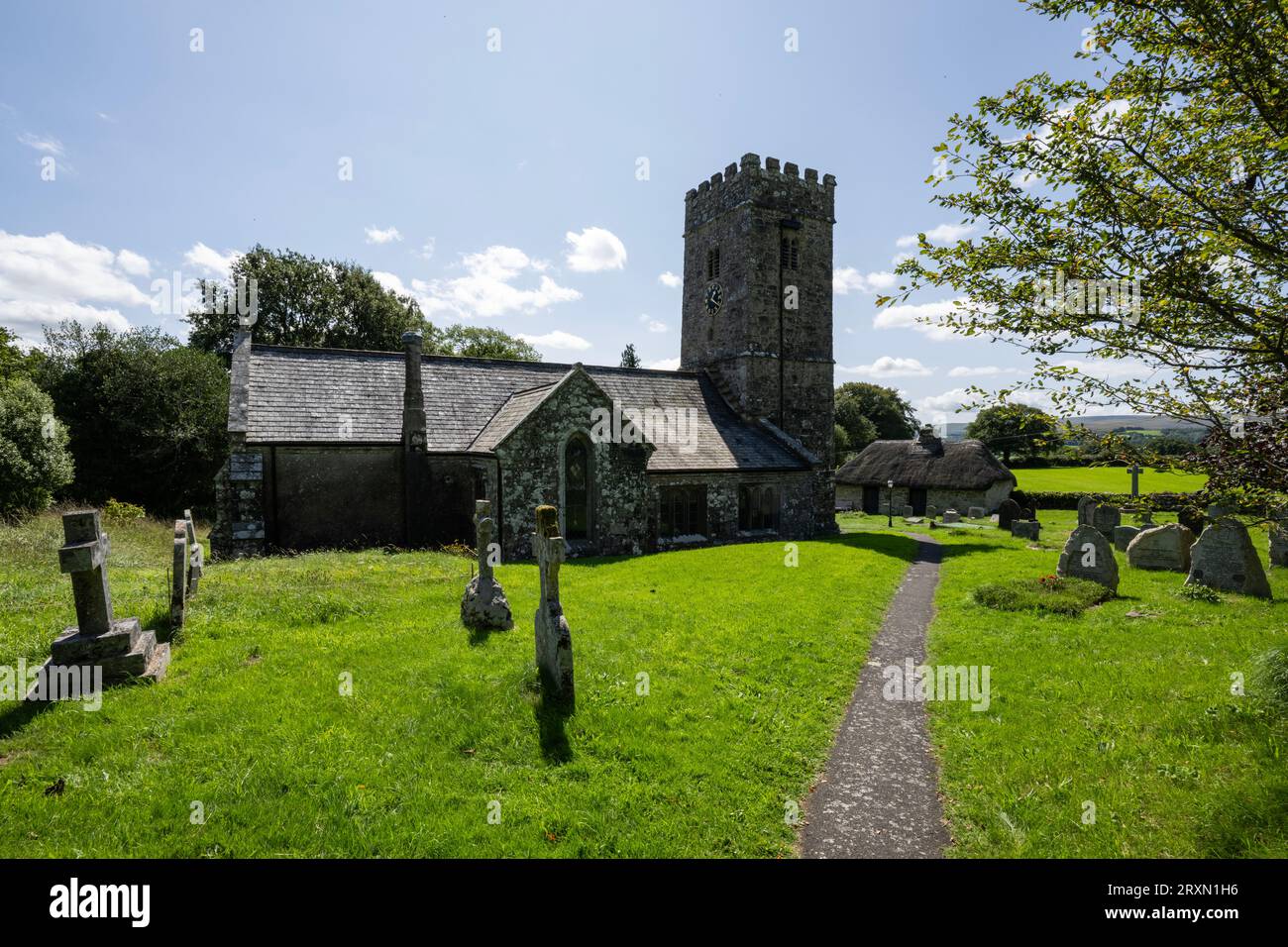 BUCKLAND IN THE MOOR ST.PETERS CHURCH Stock Photo - Alamy