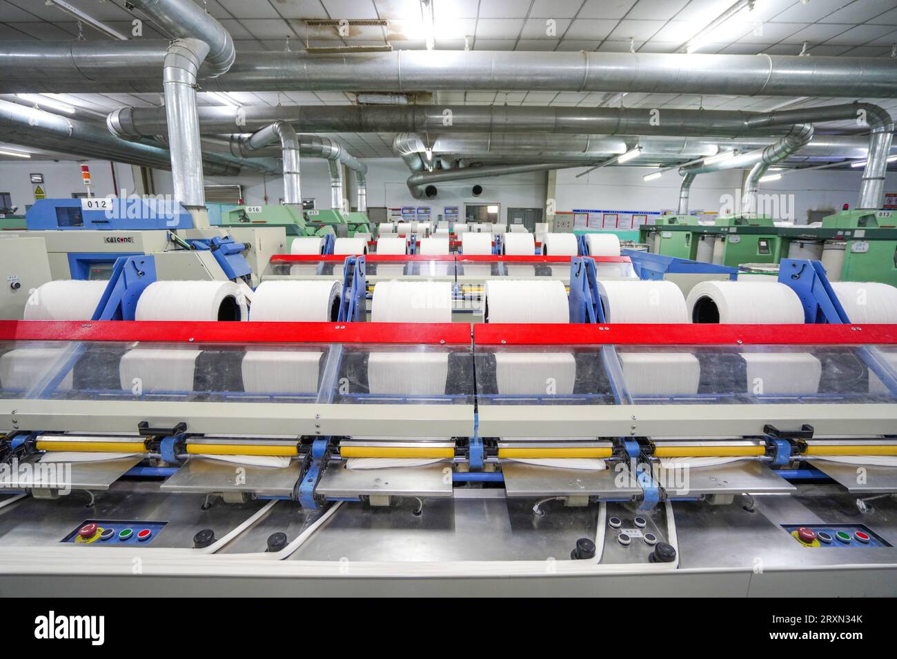 Spinning factory china hi-res stock photography and images - Alamy