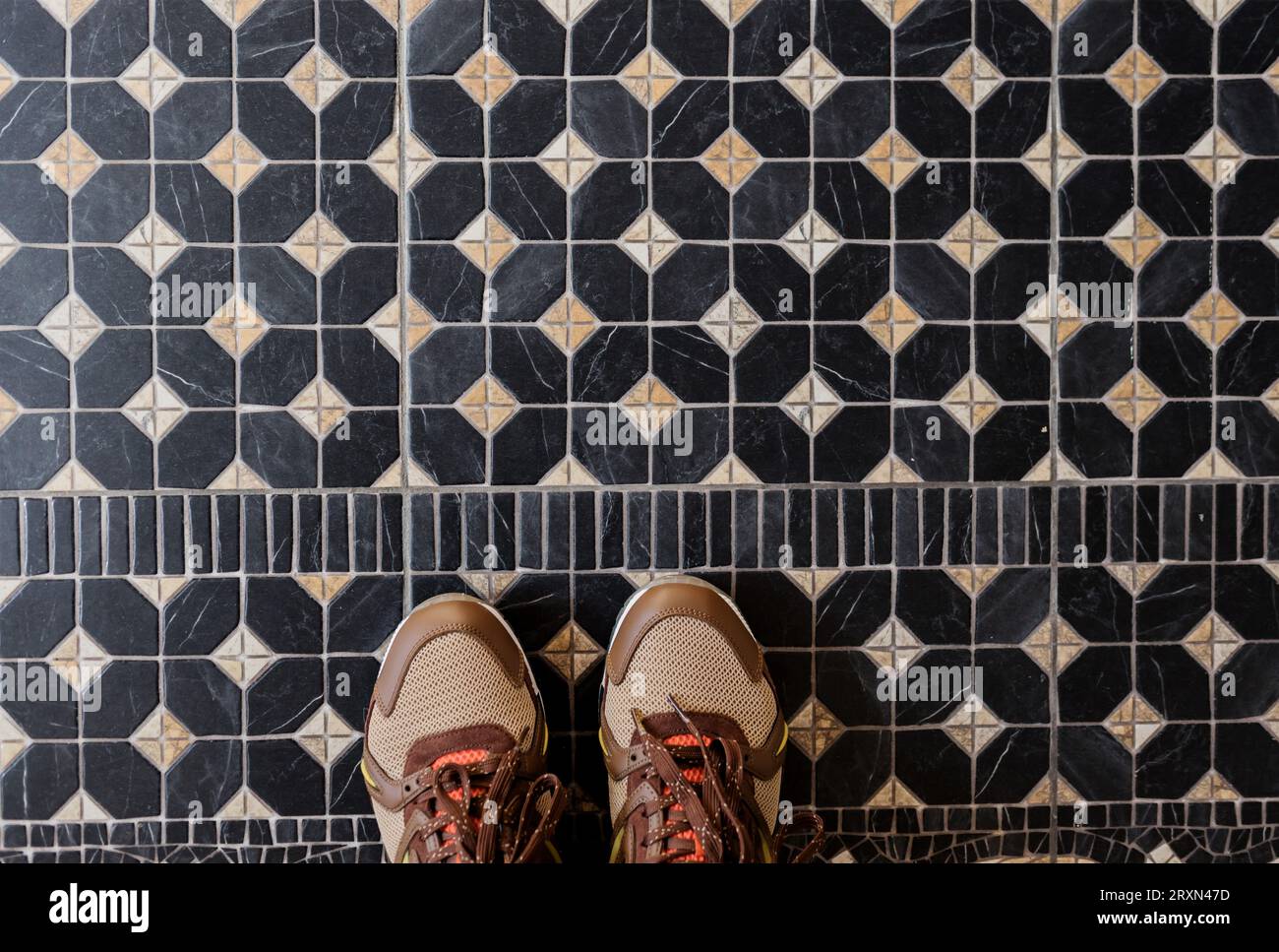 Geometric legs hi-res stock photography and images - Alamy