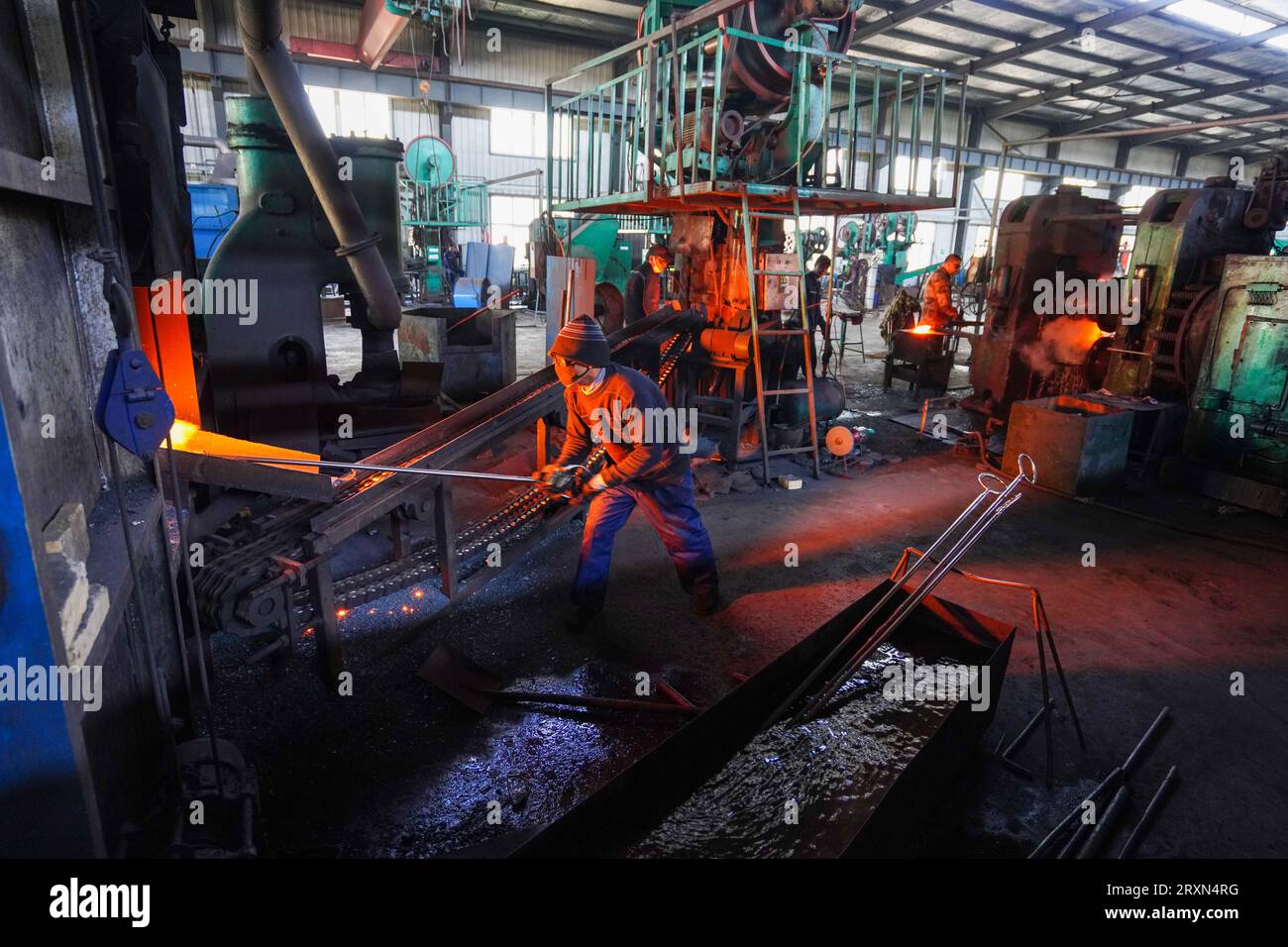 Pressure forging hi-res stock photography and images - Alamy