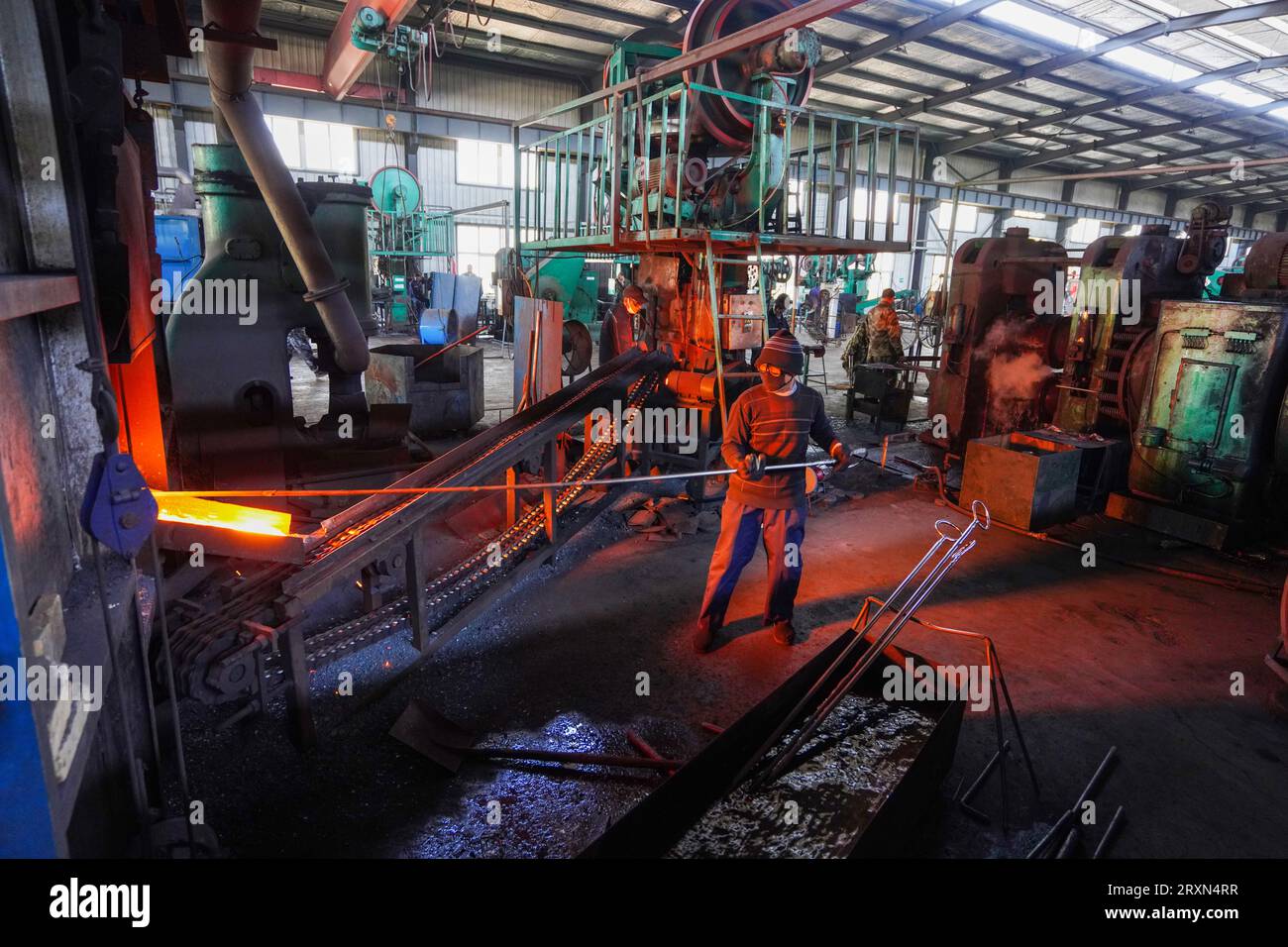 Pressure forging hi-res stock photography and images - Alamy