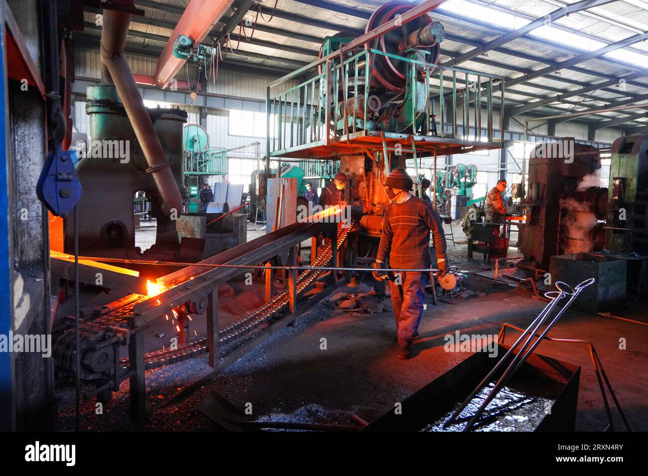 Pressure forging hi-res stock photography and images - Alamy