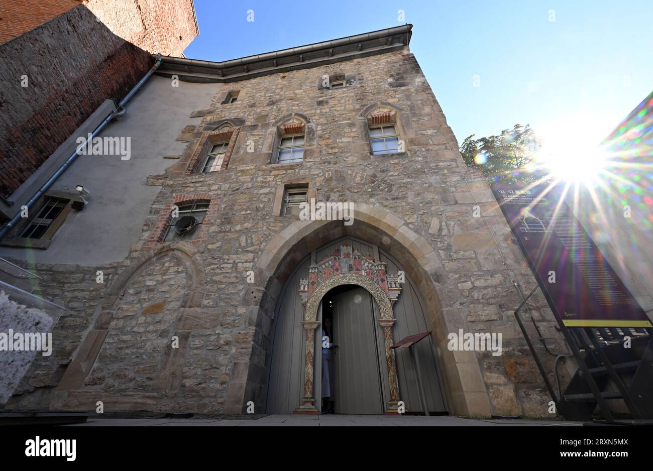 Erfurt, Germany. 26th Sep, 2023. The sun shines into the courtyard of ...