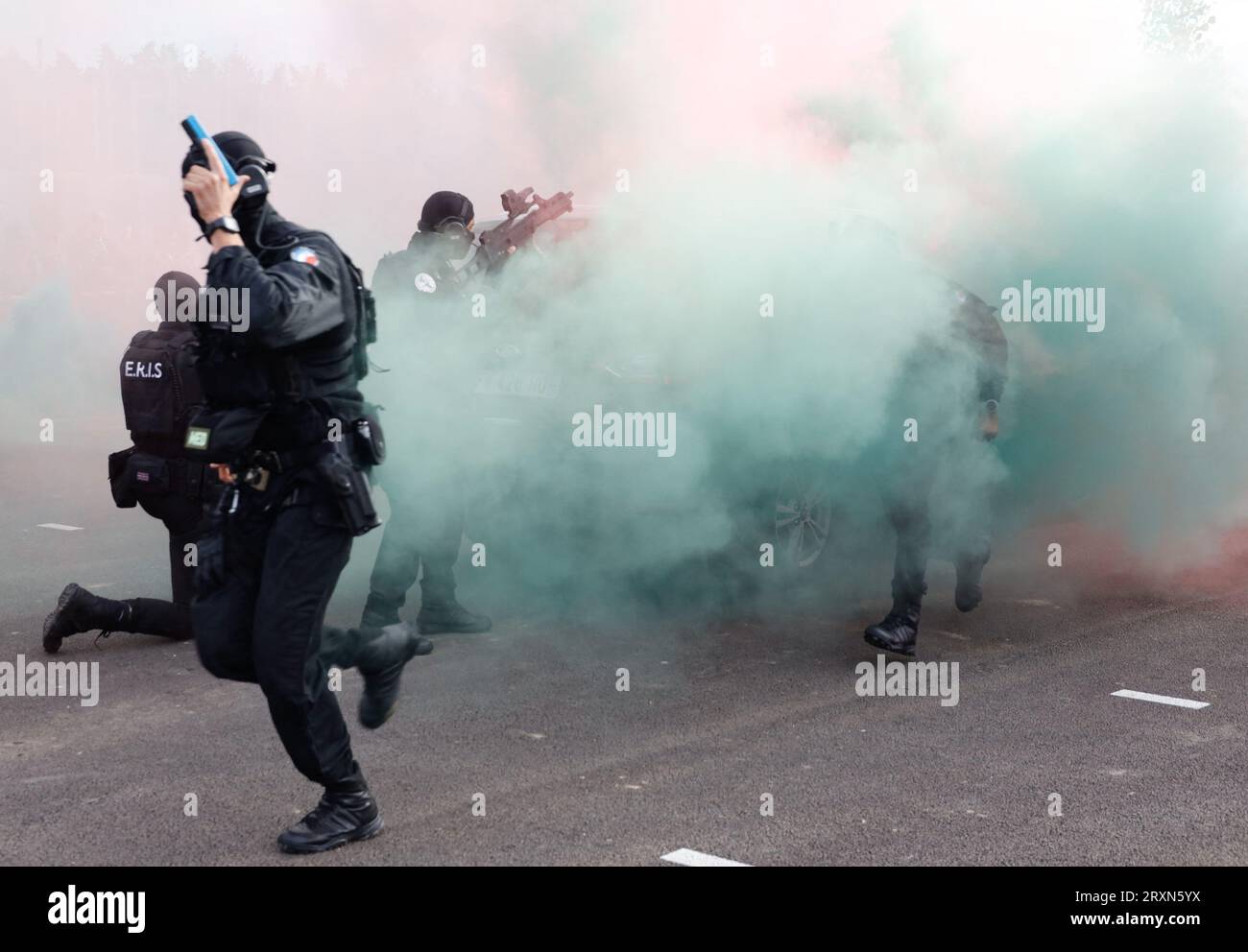Detainee training hi-res stock photography and images - Alamy