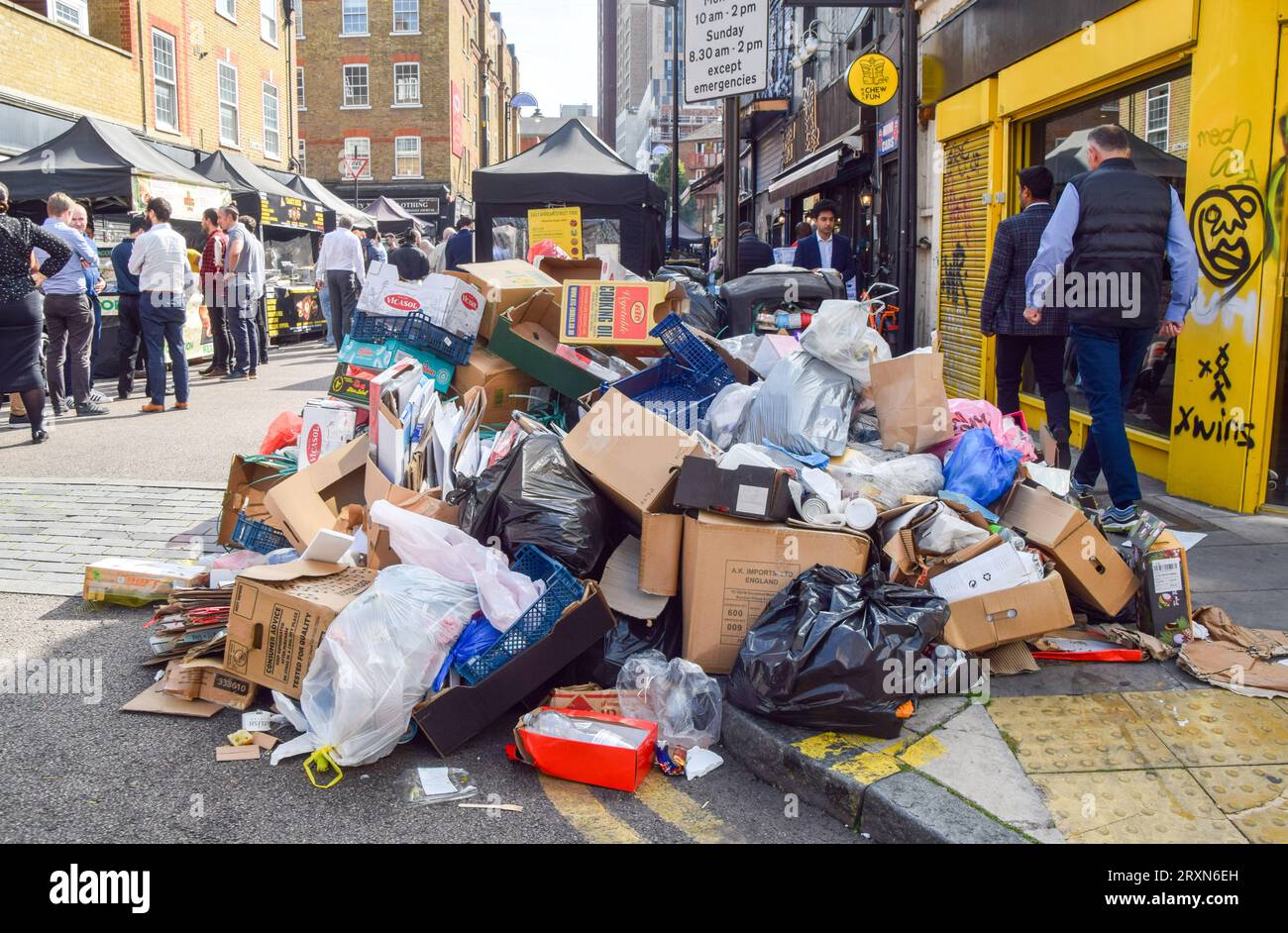 London, England, UK. 26th Sep, 2023. Growing piles of garbage line the ...