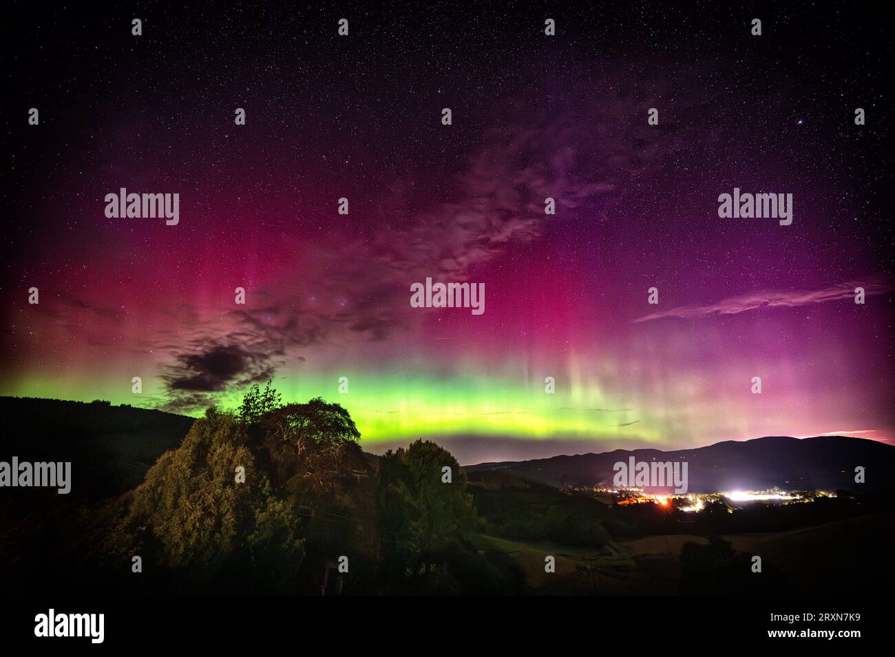 The Merry Dancers were at it again last night - I popped out just ...