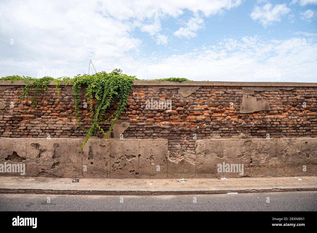 Asfalto rovinato hi-res stock photography and images - Alamy