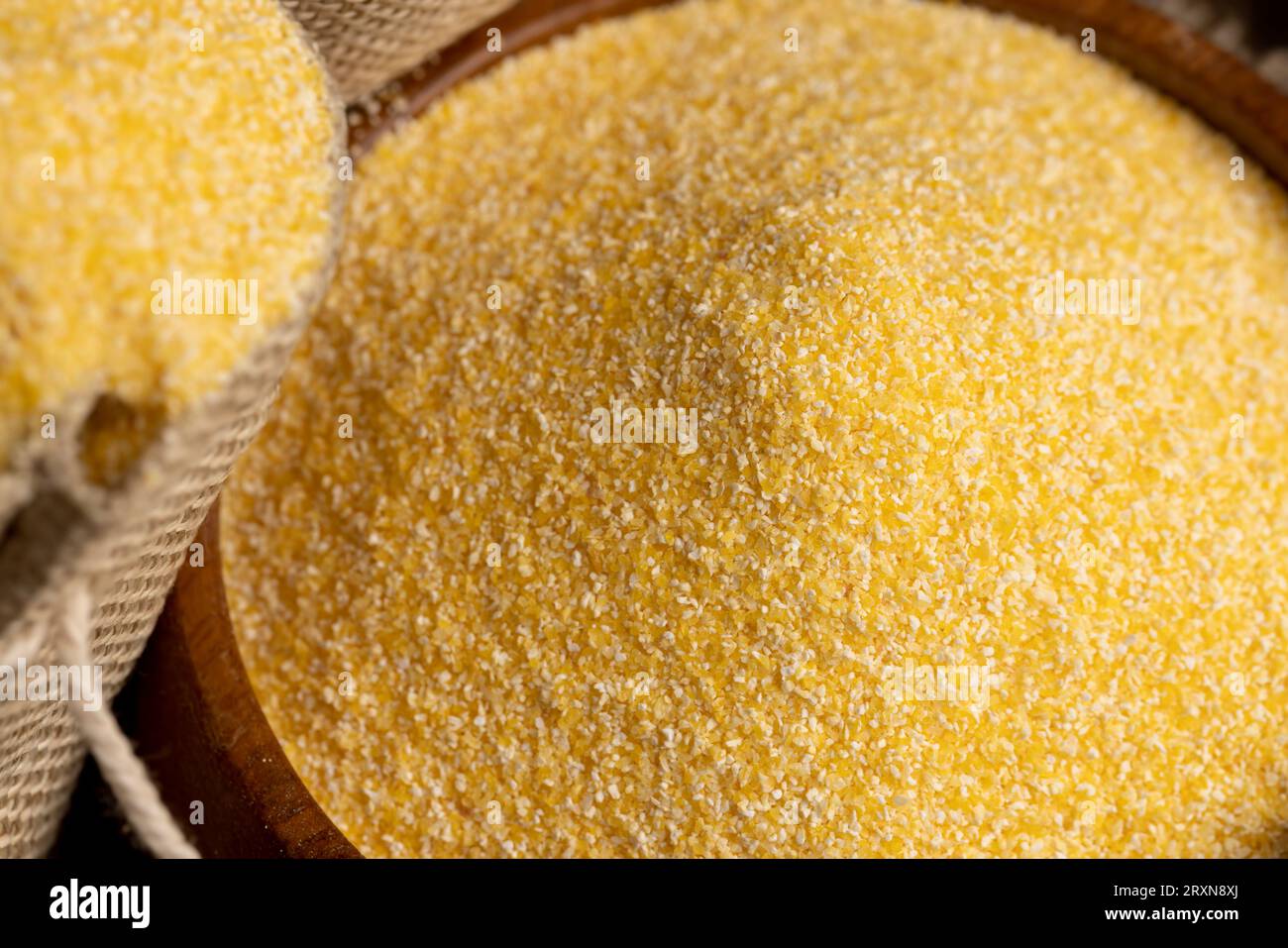 Scattered dry corn flour for cooking porridge, high-quality corn flour ...