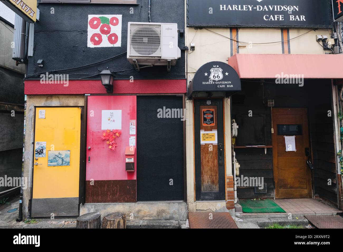 A small bar in the Golden Gai area of Shinjuku, Tokyo, Japan Stock ...