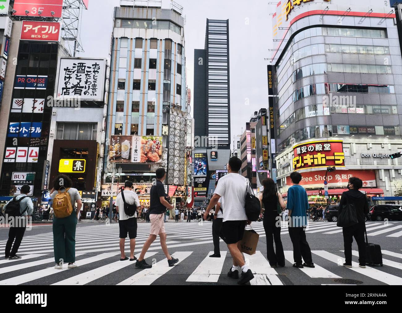 Woman wait cross road hi-res stock photography and images - Alamy