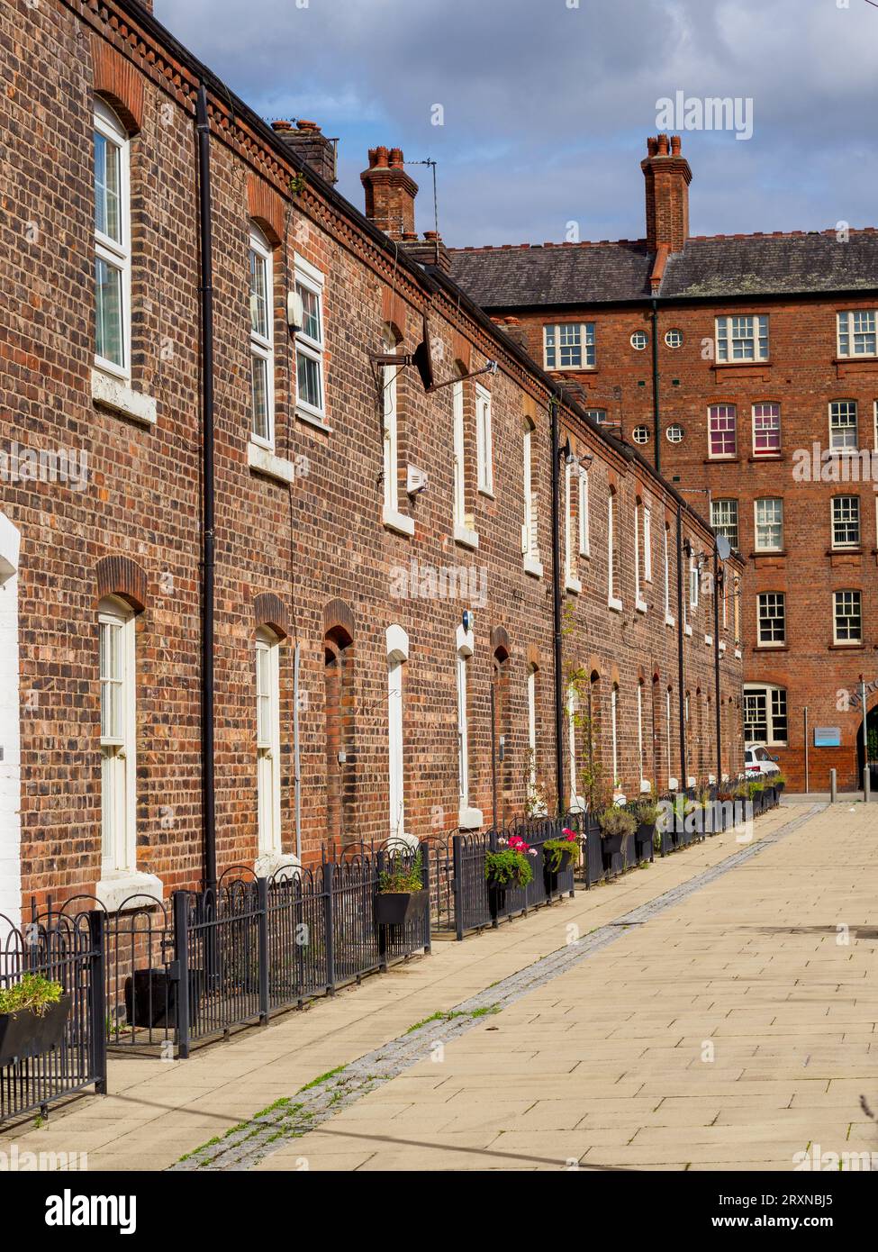Brick row house hi-res stock photography and images - Alamy