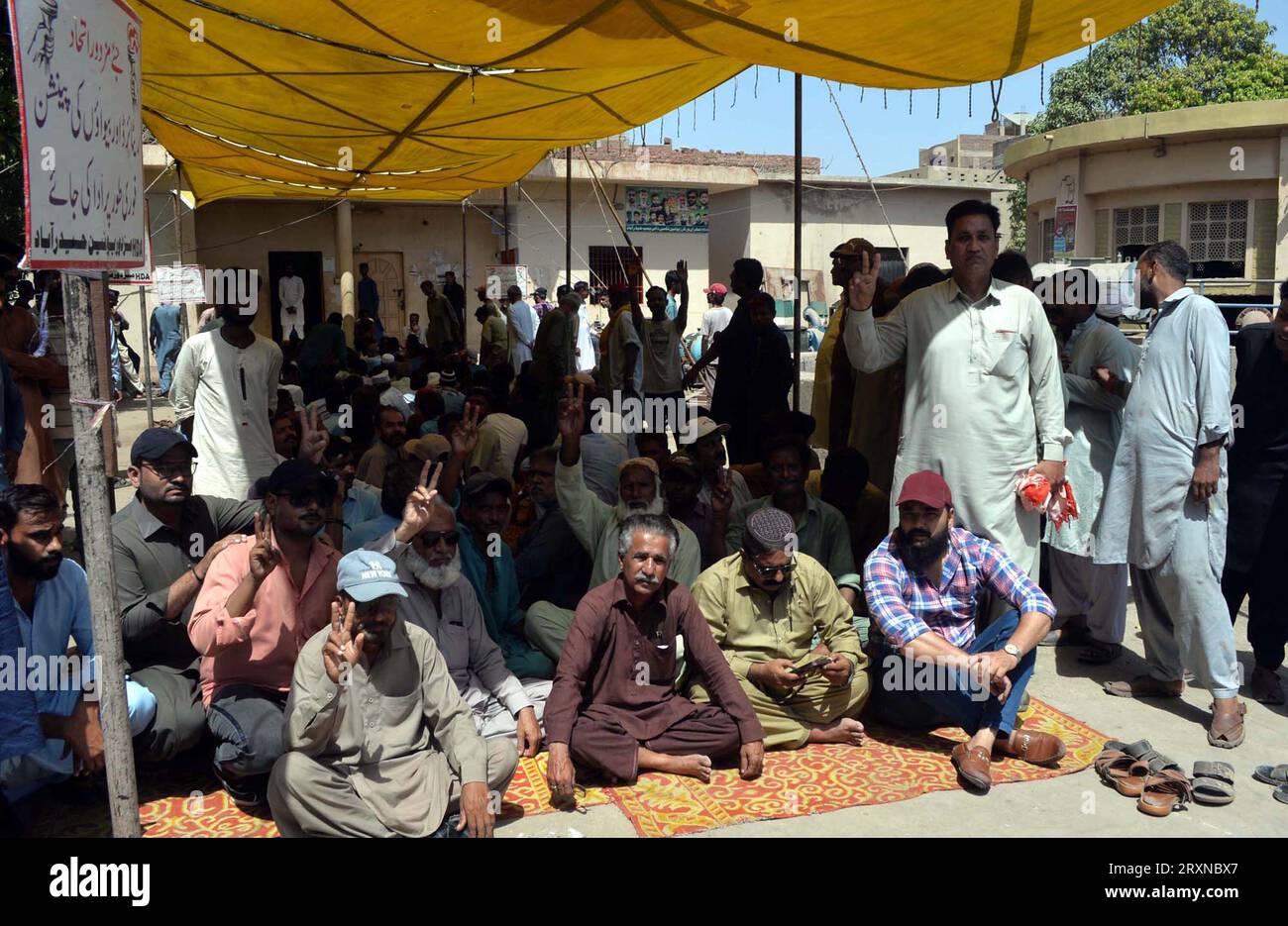 Mazdoor hi-res stock photography and images - Alamy