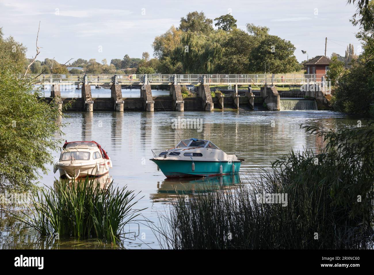 Day's Lock and weir on the River Thames, Little Wittenham, Oxfordshire ...