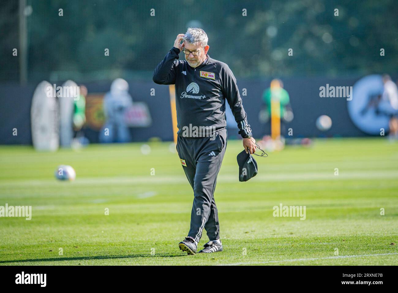 Urs Fischer (1. FC Union Berlin Trainer) scheint besorgt zu sein ...
