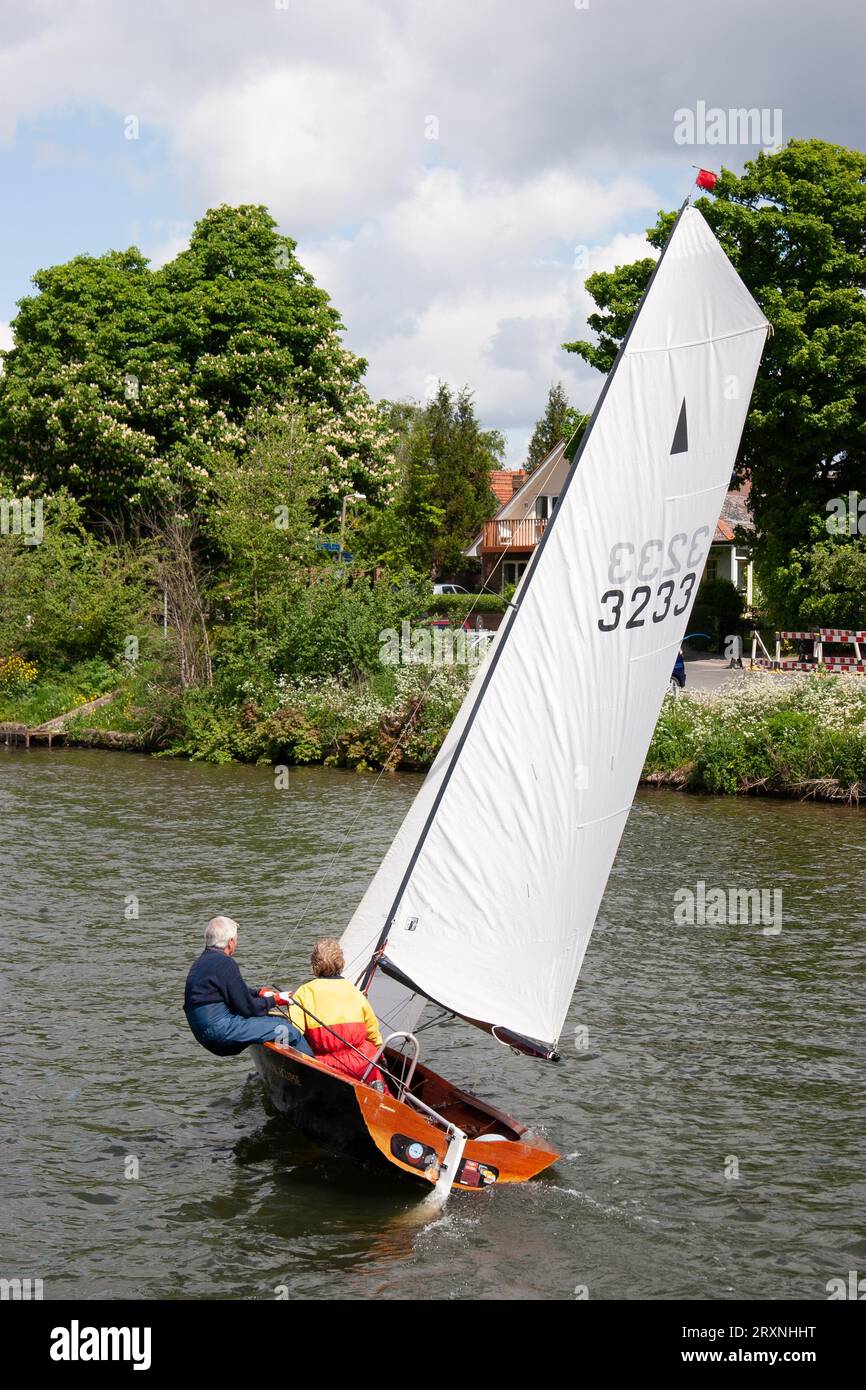 Sailing on the River Thames between Hampton Court and Richmond Stock ...
