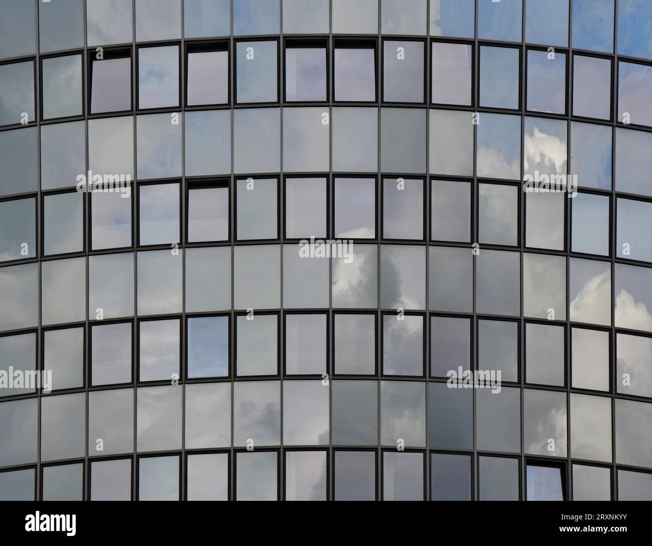Semi modern architecture hi-res stock photography and images - Alamy