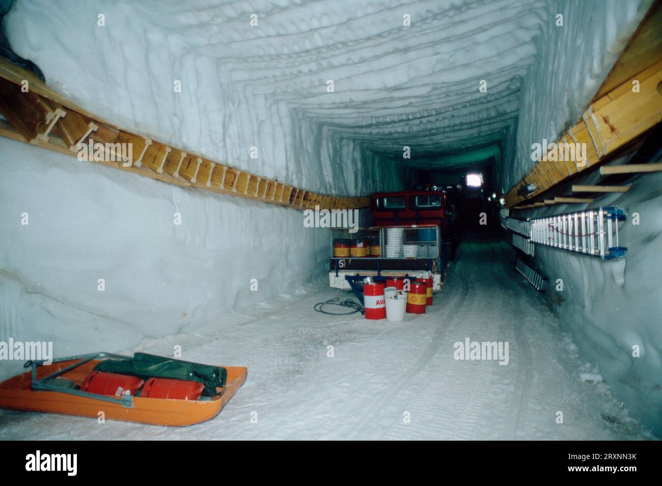Tunnel garage in the ice, Georg von Neumayer Station, research station ...