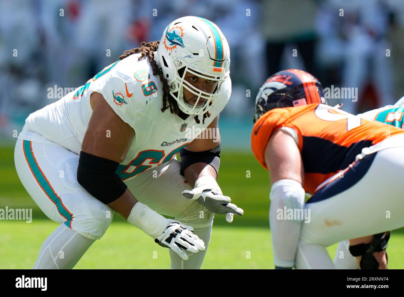 Miami Dolphins offensive tackle Robert Hunt (68) faces off against ...