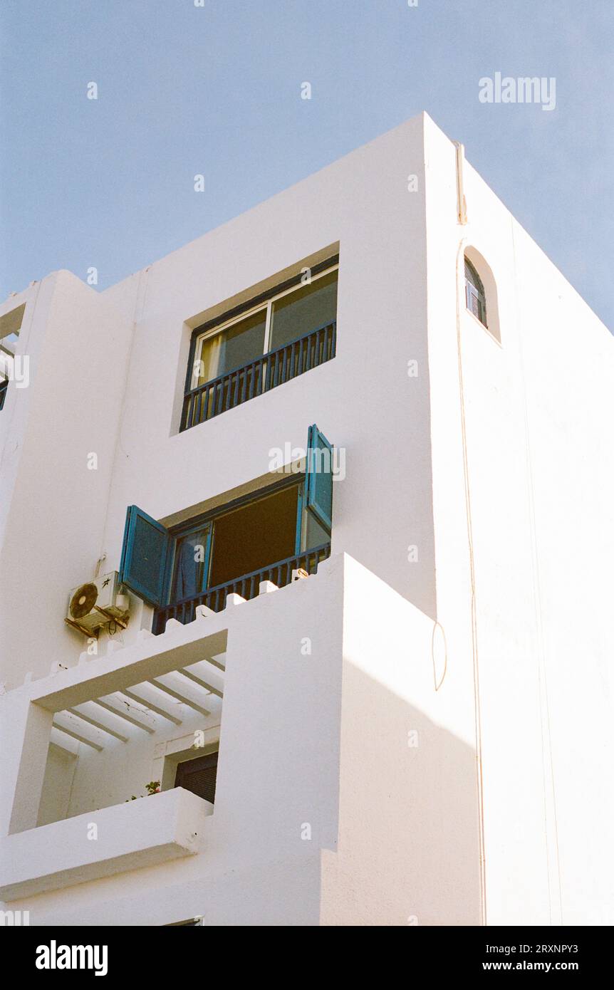 White traditional at home hi-res stock photography and images - Alamy