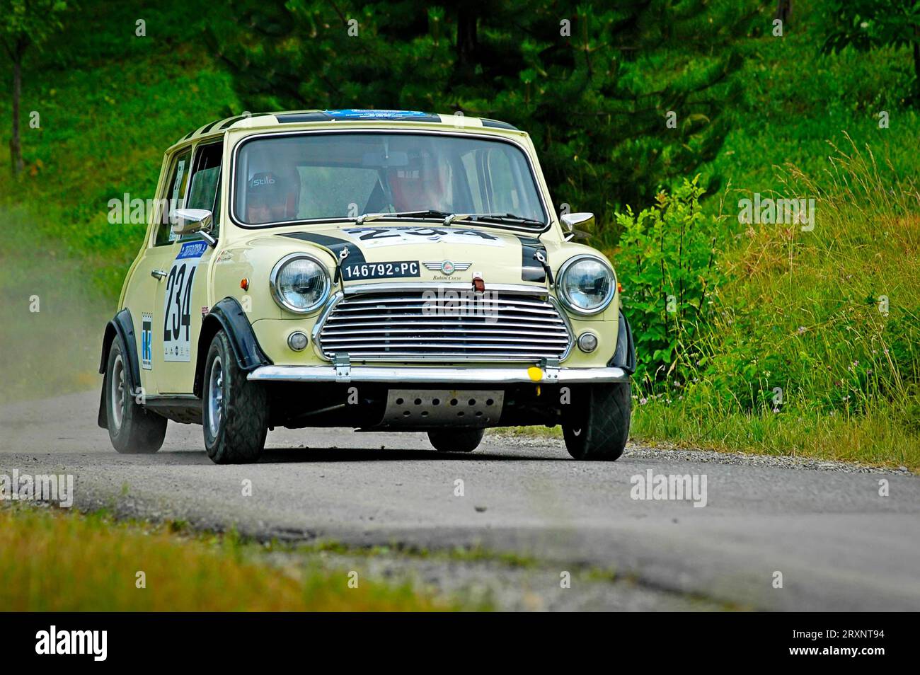 Mini cooper racing car hi-res stock photography and images - Alamy