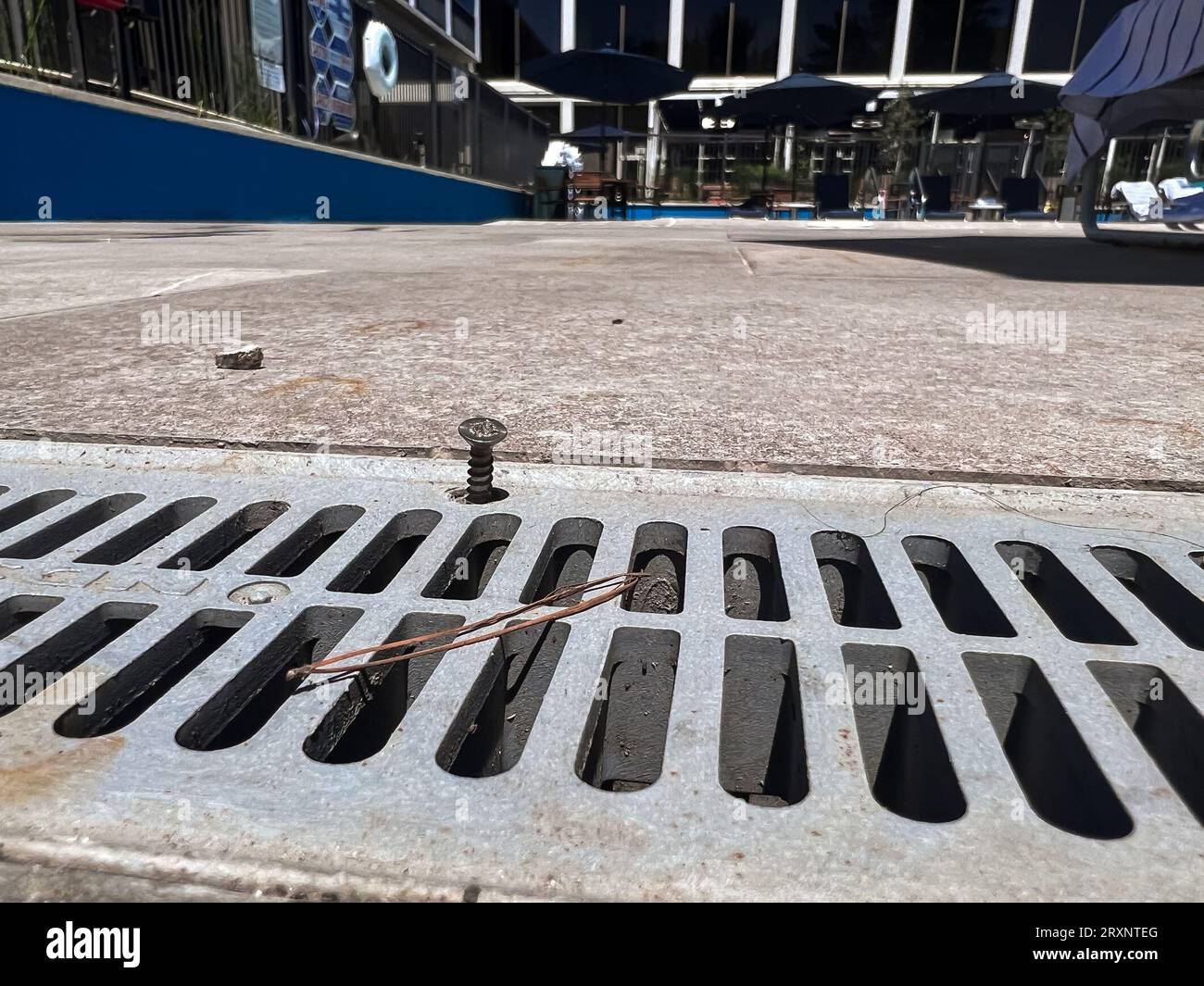 Los Angeles, USA. 26 Aug, 2023. A screw sticking up on an open pool ...