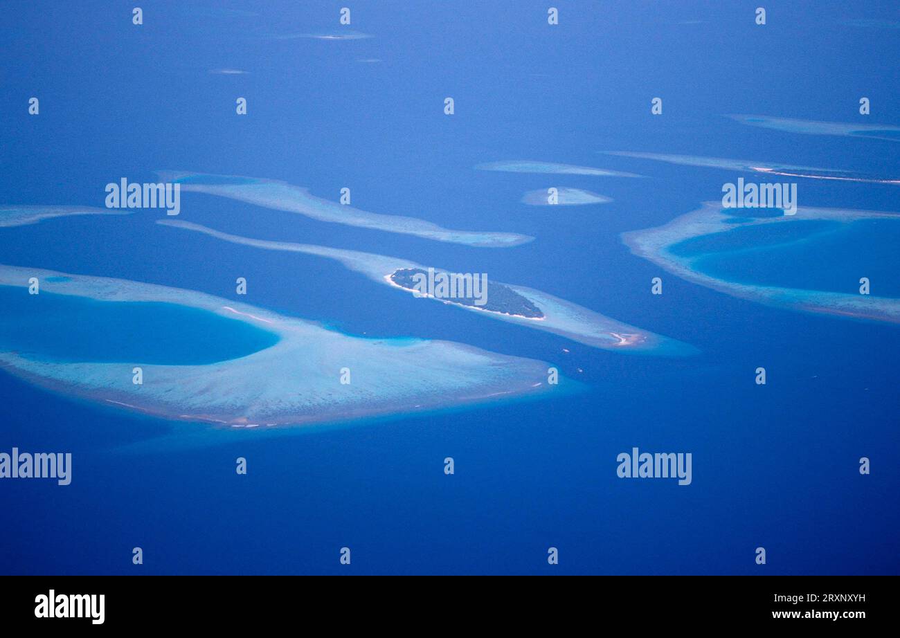 Tropical Islands and atolls, Indian ocean, Maldives, Tropical islands ...