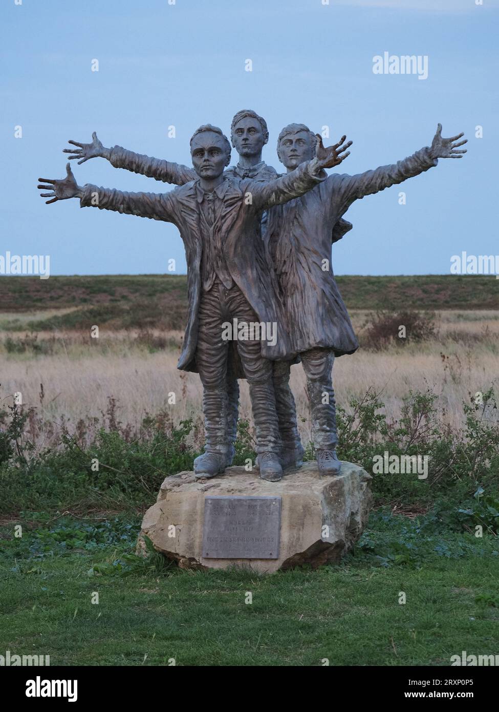 Short brothers statue hi-res stock photography and images - Alamy