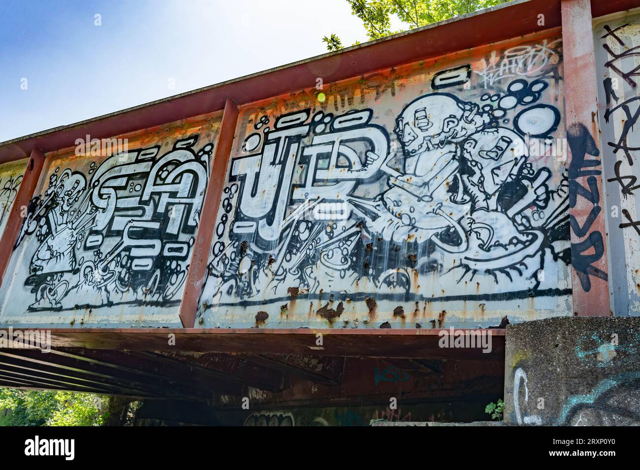 Graffiti on concrete structure hi-res stock photography and images - Alamy