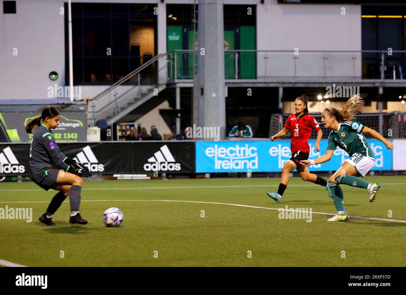 Simone magill northern ireland women hi-res stock photography and ...