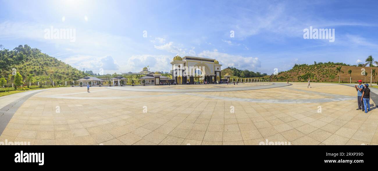Istana gate hi-res stock photography and images - Alamy