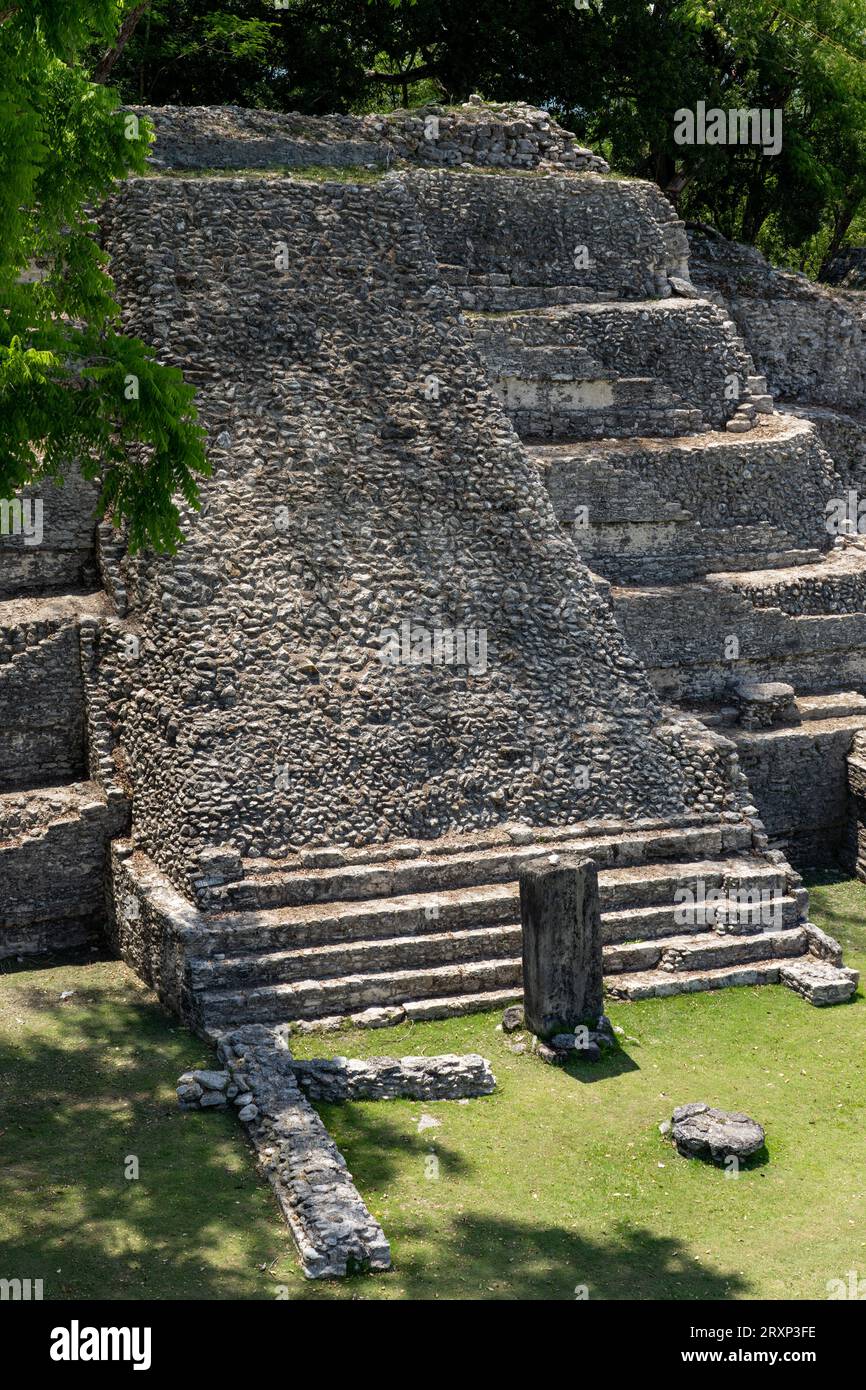 Structure A-3 with its stela and altar in the Mayan ruins in the ...