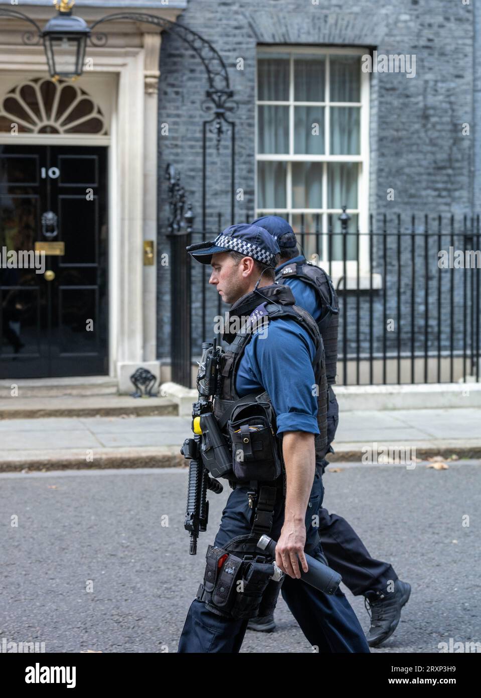 Metropolitan police officers hi-res stock photography and images - Alamy