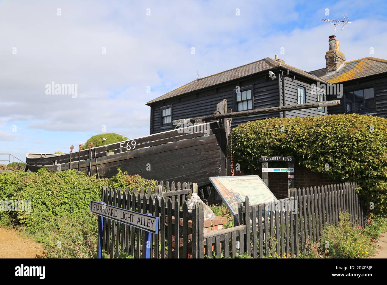 'Favourite' oyster smack and dredger, Lost Shipyard, Island Wall ...