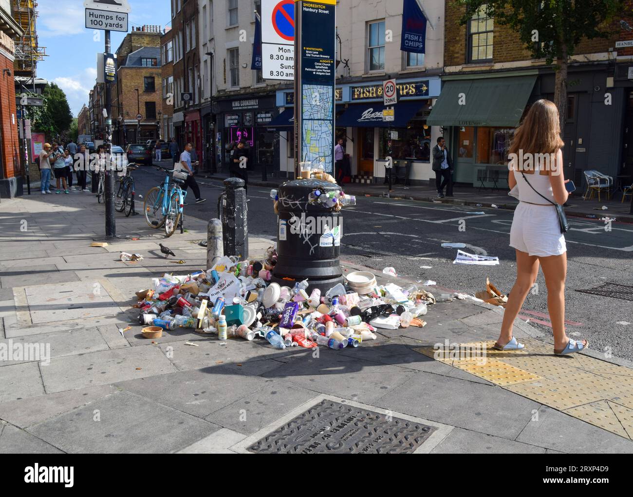 London, England, UK. 26th Sep, 2023. Growing piles of garbage line the ...