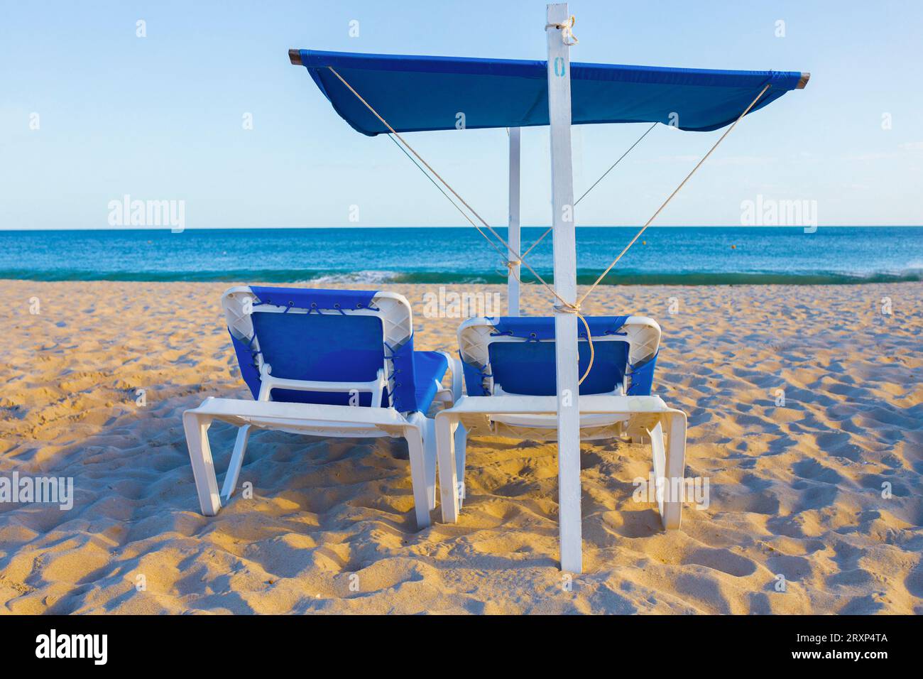 Awning structure and beah chair with ocean as background. Beach trendy ...