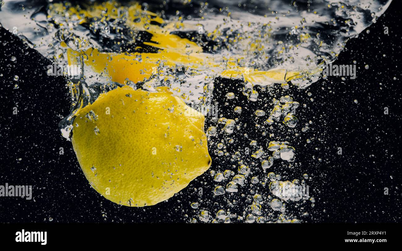 Underwater of freshly squeezed sweetened lemonade which raw lemons ...