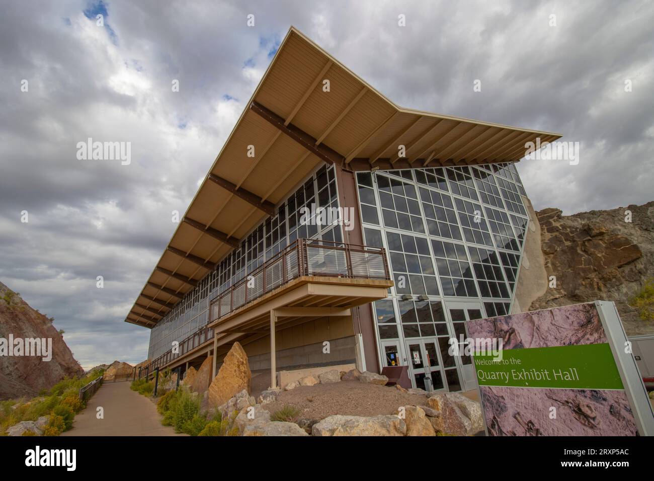 The Quarry Exhibit Hall at Dinosaur National Monument Stock Photo - Alamy