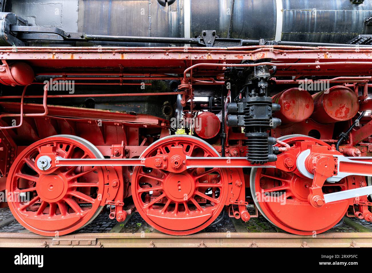 wheels of a steam locomotive Stock Photo - Alamy