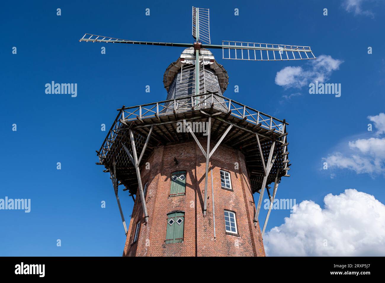 Landmark building windmill hi-res stock photography and images - Alamy