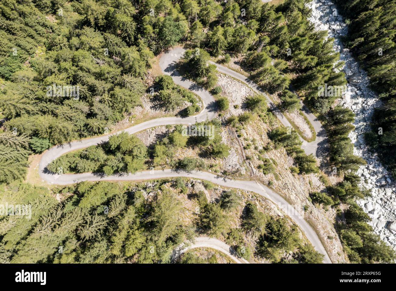 Windy road hi-res stock photography and images - Alamy