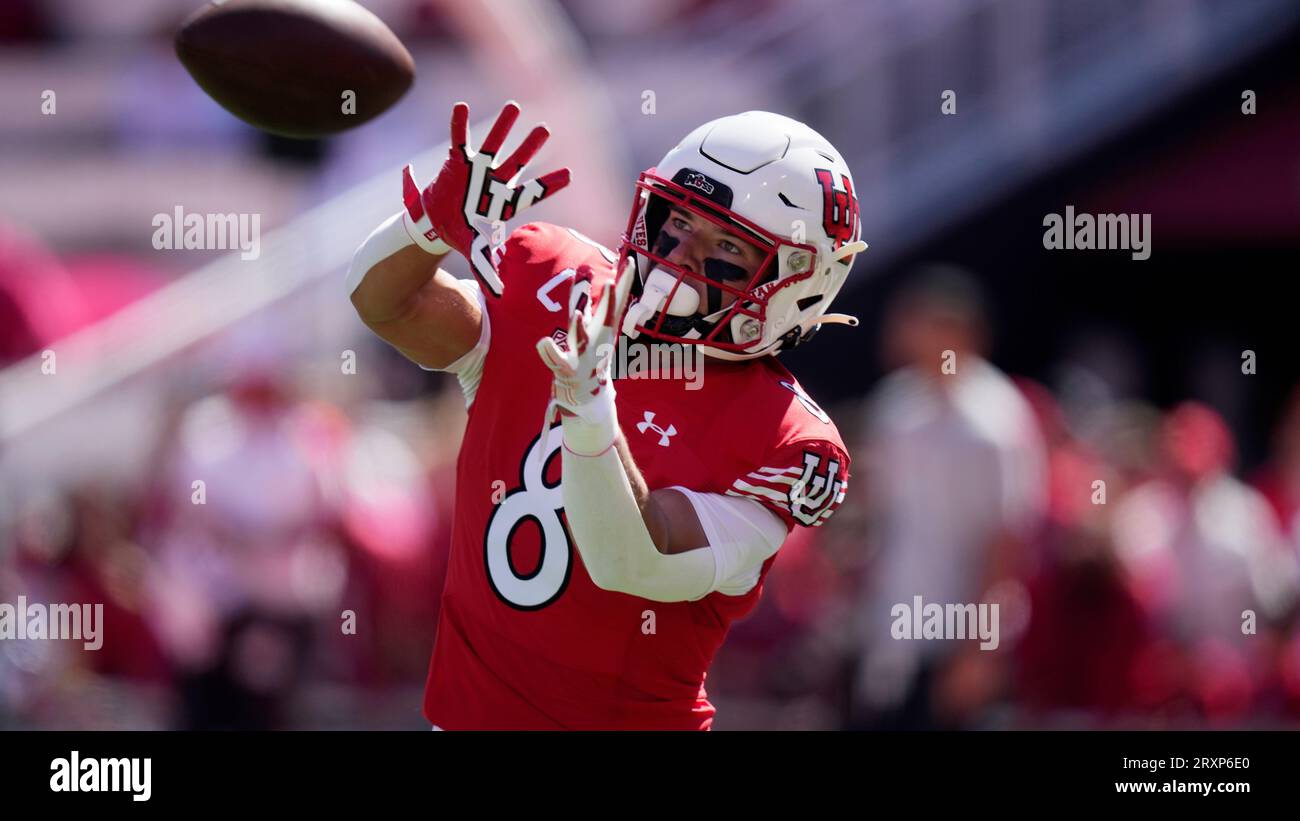 Utah safety Cole Bishop (8) warms up before an NCAA college football ...