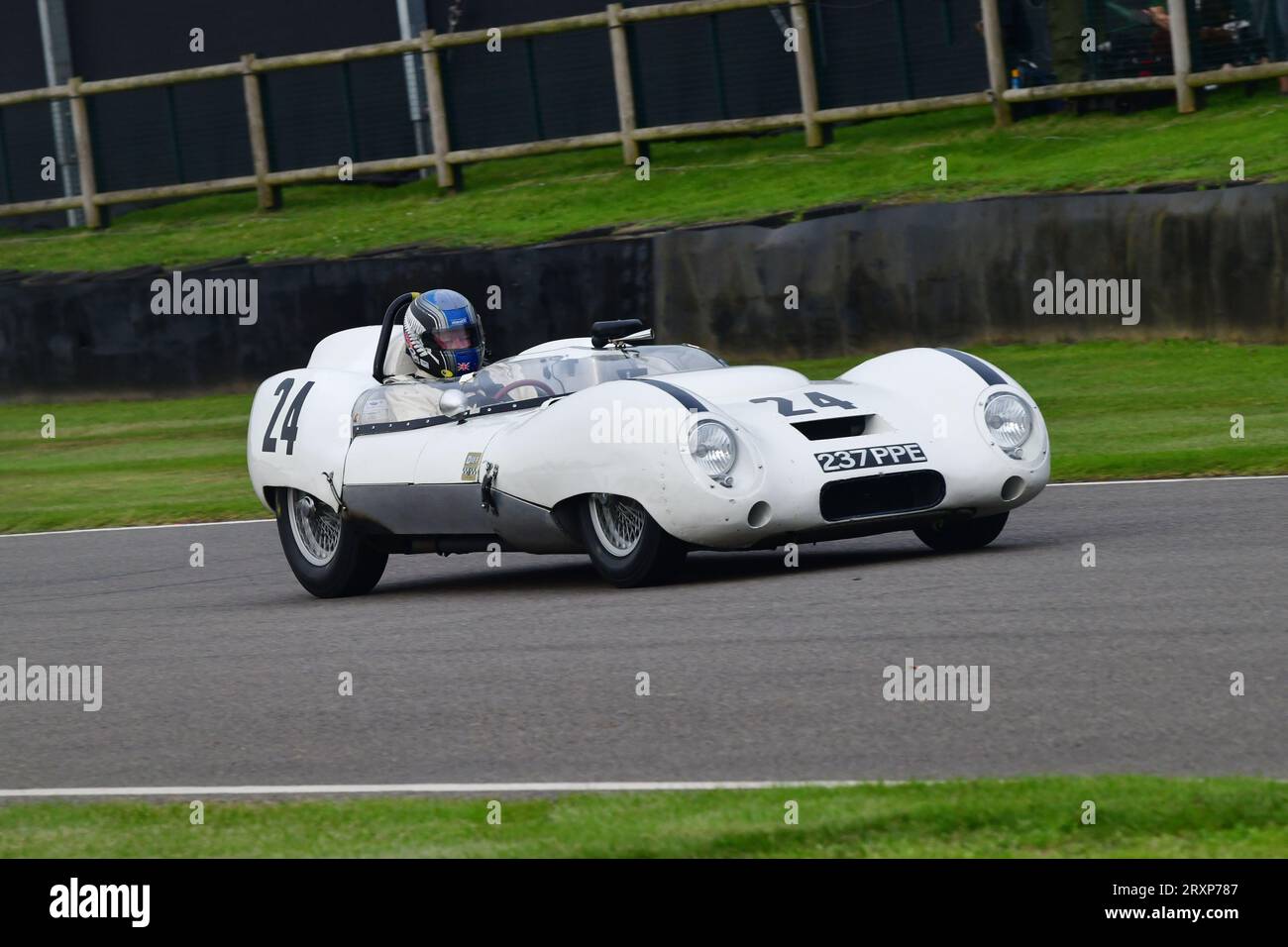 Roger Wills, Lotus-Climax 15, Sussex Trophy, 25 minutes of racing with ...
