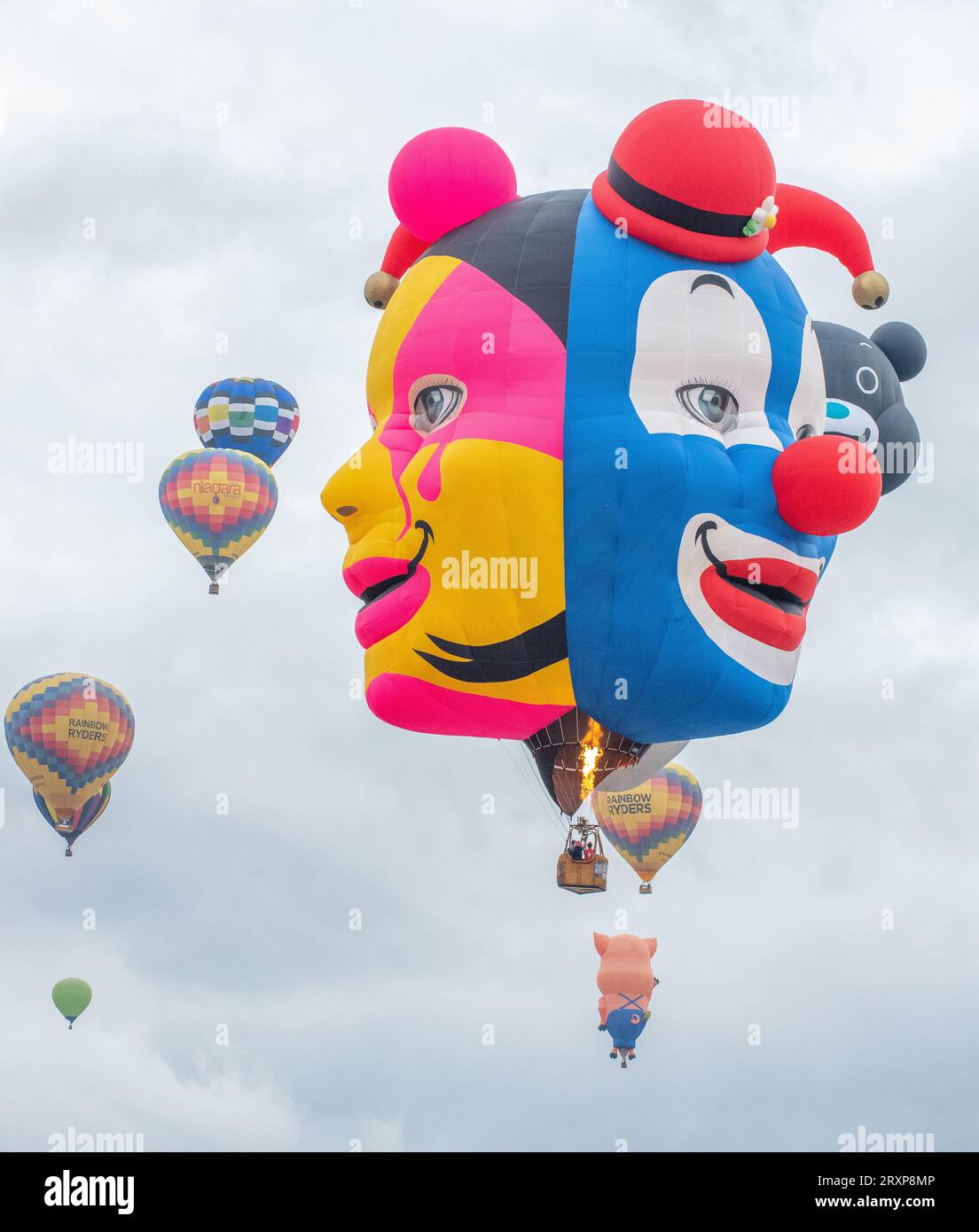 Balloons fly over Albuquerque in the International Balloon Fiesta Stock ...