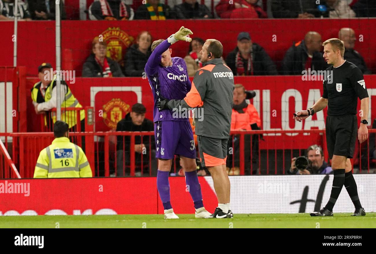 Crystal Palace goalkeeper Dean Henderson receives medical attention ...