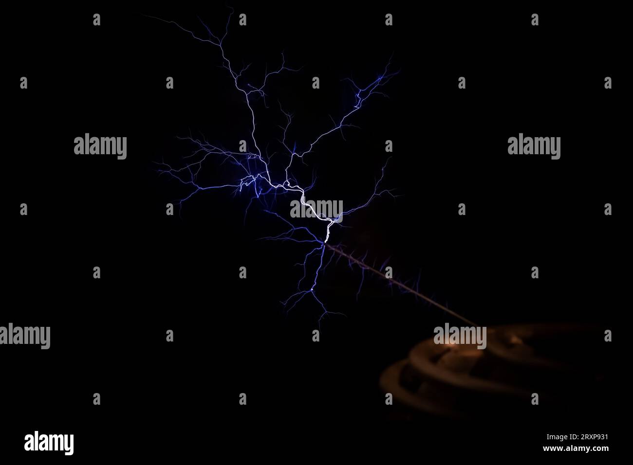 T coil electrical resonant transformer circuit high voltage power ...