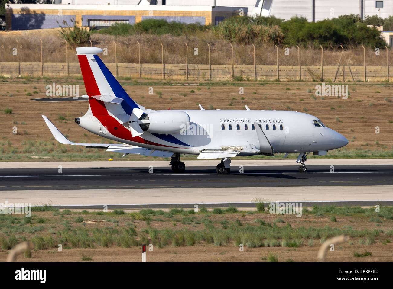 French Air Force Dassault Falcon 7X (Reg.: F-RAFB) landing runway 31 ...