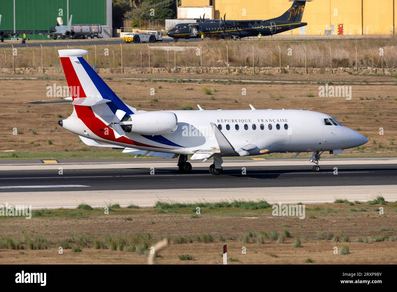 French Air Force Dassault Falcon 7X (Reg.: F-RAFB) landing runway 31 ...
