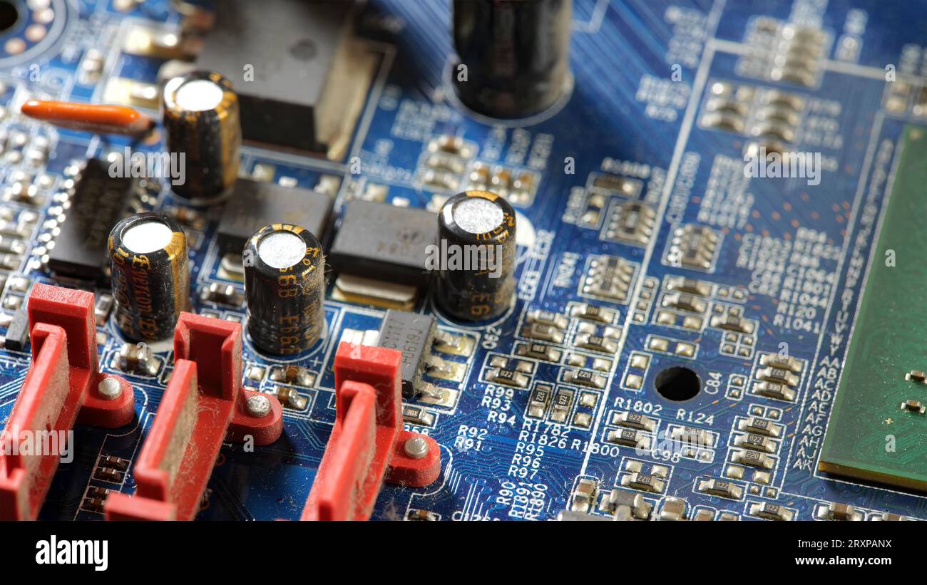 Complex electrical circuits hi-res stock photography and images - Alamy
